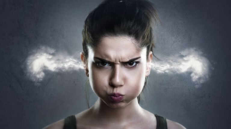 18 Behaviors Branded as Low-Class by Society - SOCIETEMAG.com