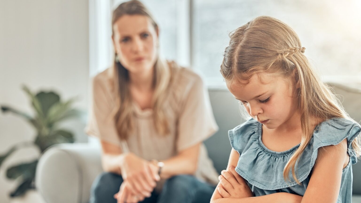 18 Early Warning Signs Your Child Might Pose a Danger - SOCIETEMAG.com