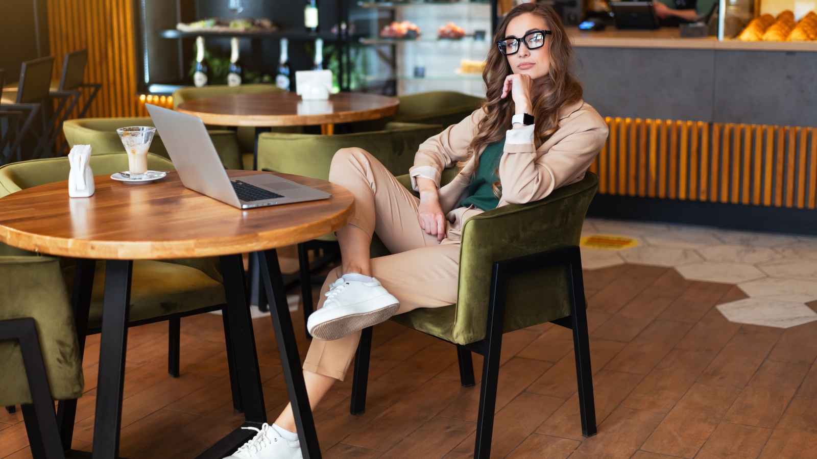 21 Characteristics That Define an Alpha Female - SOCIETEMAG.com