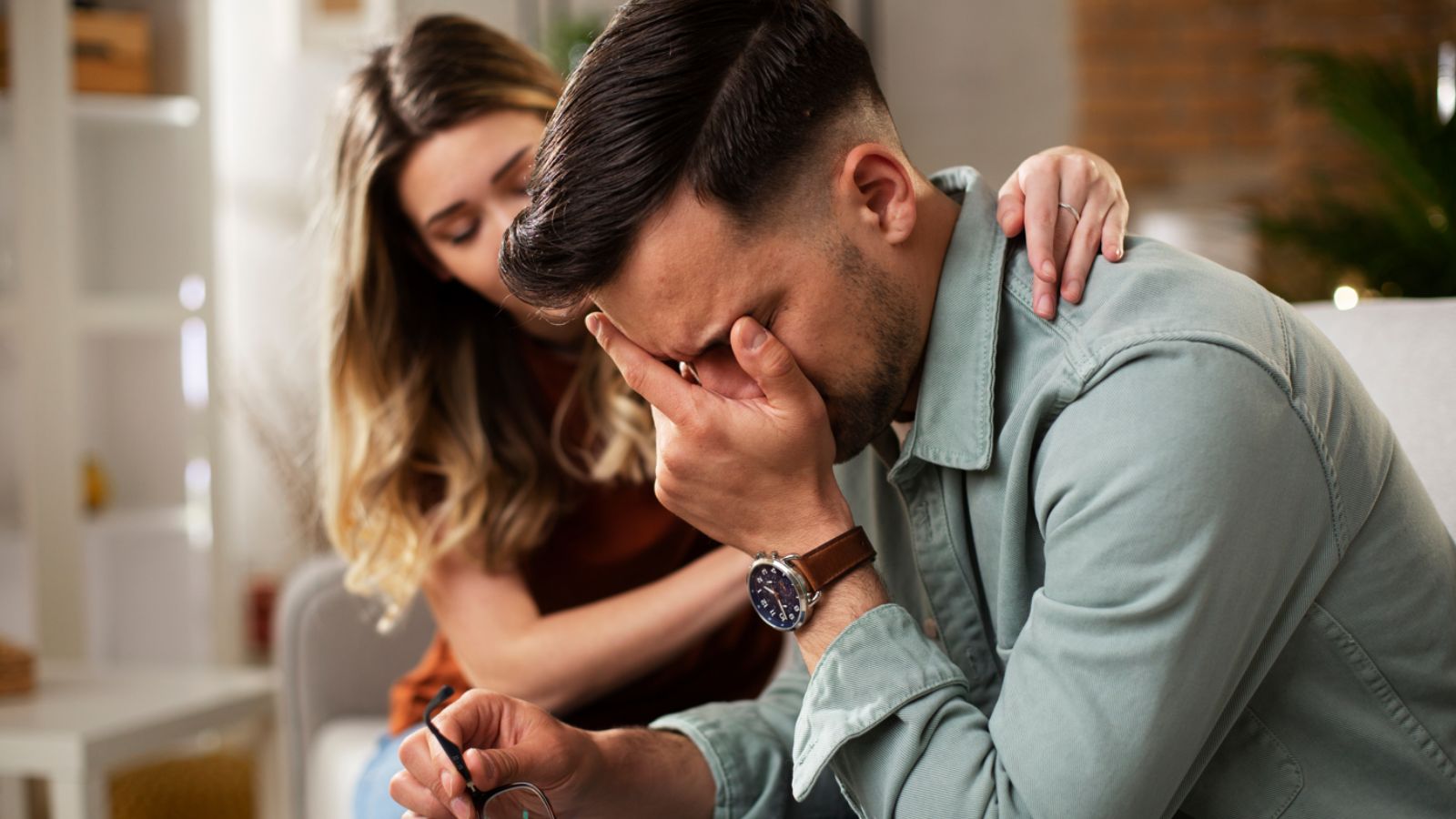 18 Indicators That Someone May Not Be a True Friend - SOCIETEMAG.com