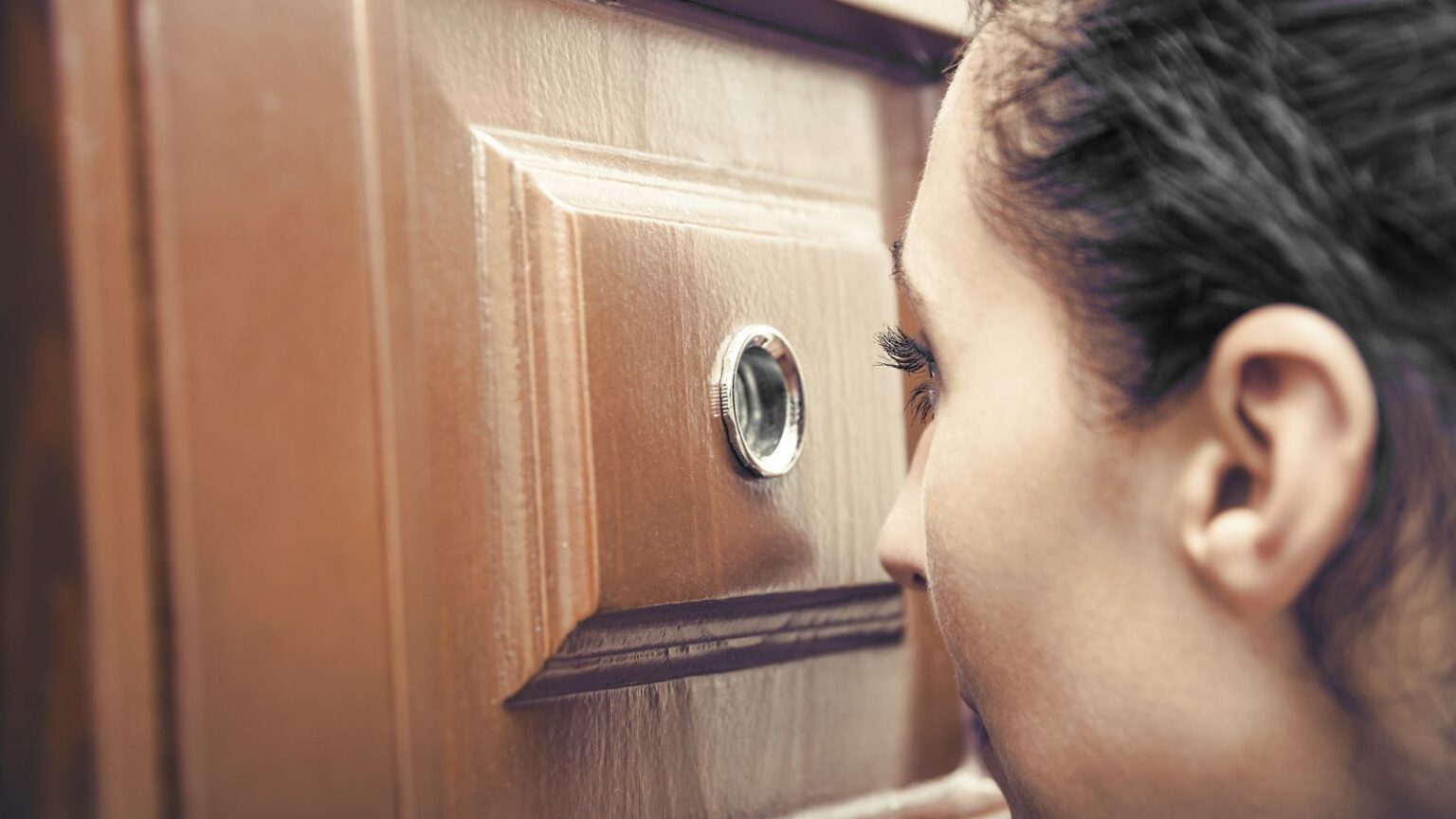 18 Signs Your Etiquette and Manners Need Improvement - SOCIETEMAG.com