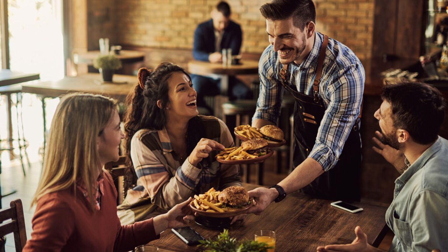 18 Table Manners You Might Be Getting Wrong - SOCIETEMAG.com