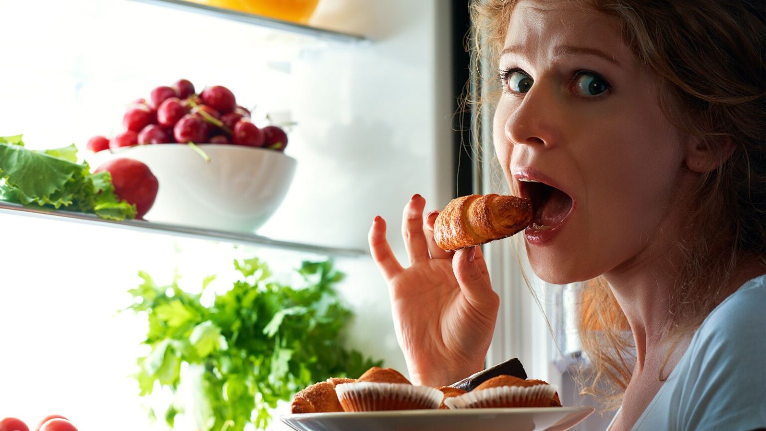 18 Things We Do When We Think No One Is Watching - SOCIETEMAG.com