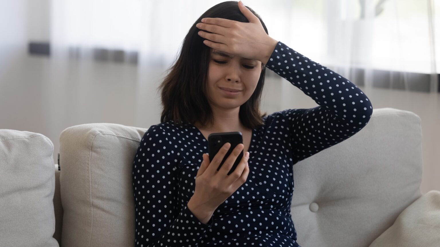 18 Bad Habits We All Have But Would Never Admit To - SOCIETEMAG.com