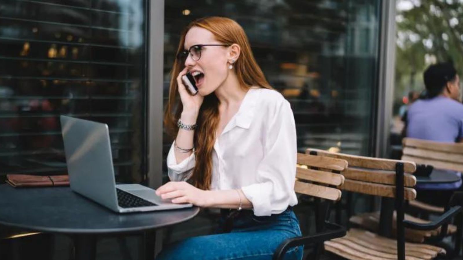 18 Signs Your Etiquette and Manners Need Improvement - SOCIETEMAG.com