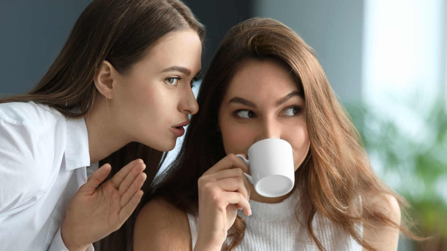 18 Signs Your Etiquette and Manners Need Improvement - SOCIETEMAG.com