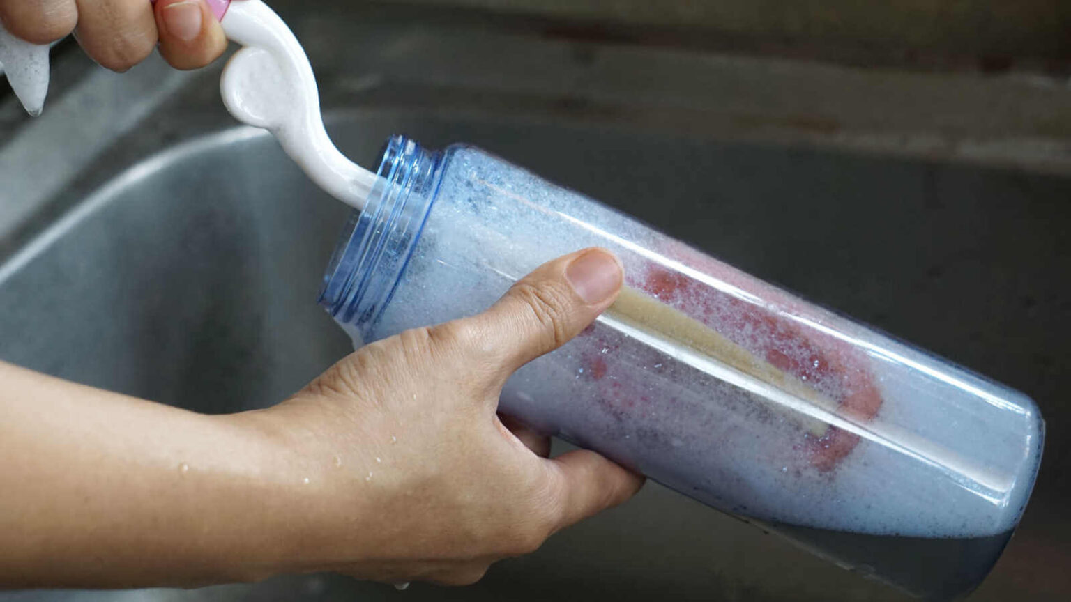 20 Hygiene Mistakes That Can Make You Look Neglected - SOCIETEMAG.com