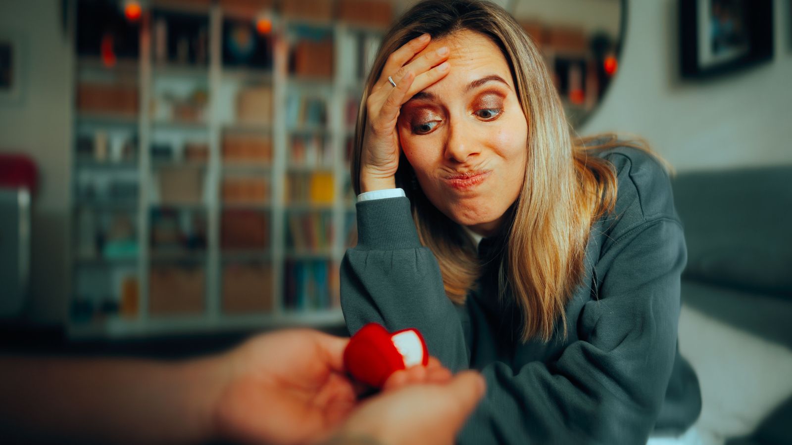 18 Signs Your Engagement Ring Might Be a 'Shut Up' Ring - SOCIETEMAG.com