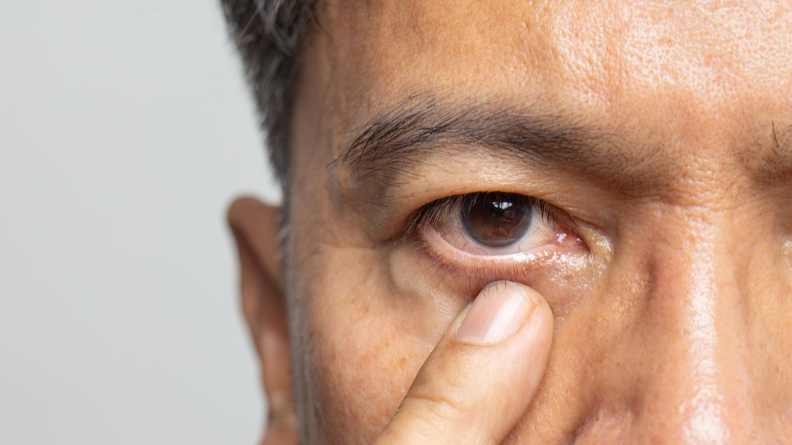 The Order in Which Your Senses Shut Down as Death Approaches ...