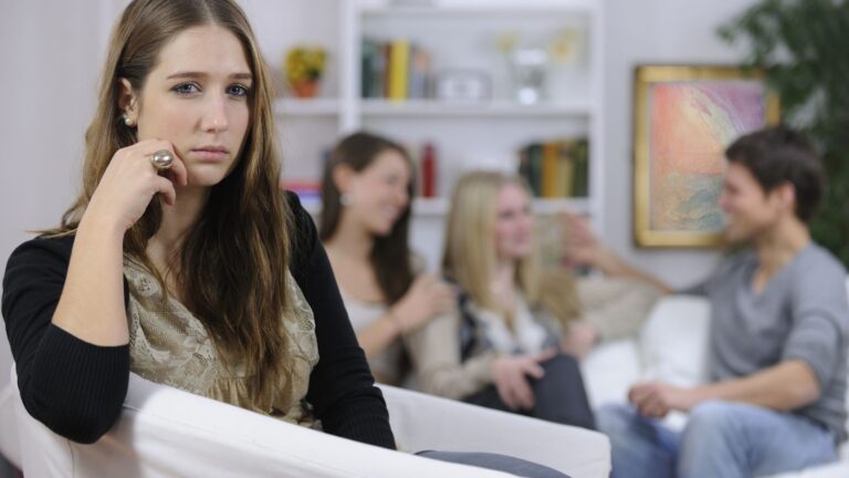 19 Ways to Tell You’re Being Overly Clingy in Your Relationship ...