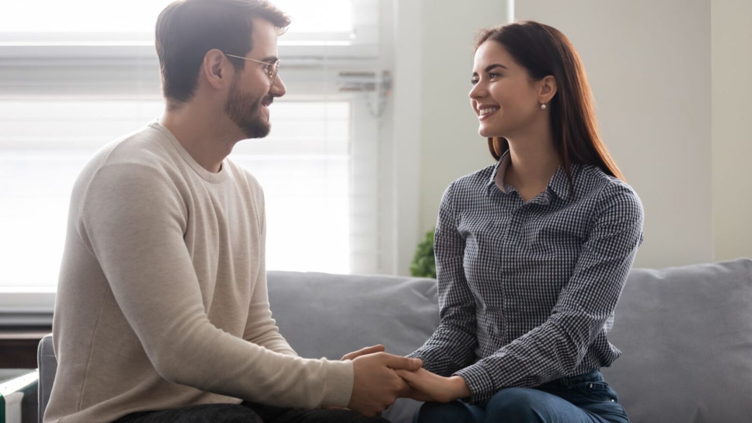 19 Ways to Tell You’re Being Overly Clingy in Your Relationship ...