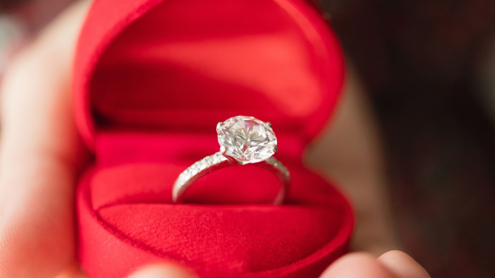 18 Signs Your Engagement Ring Might Be a 'Shut Up' Ring - SOCIETEMAG.com
