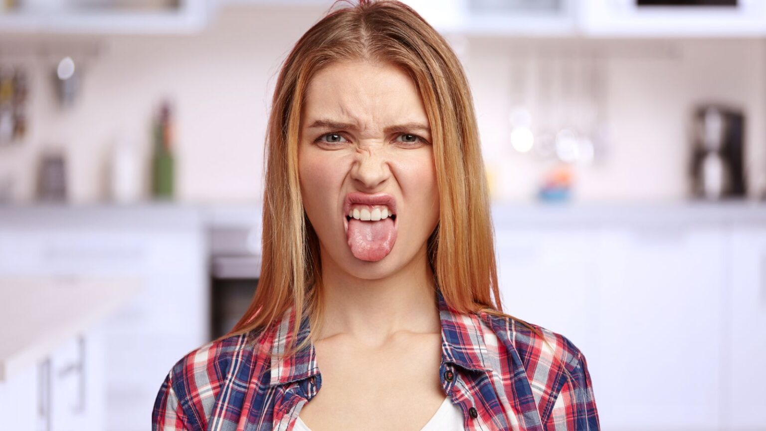 18 Things We Do When We Think No One Is Watching - SOCIETEMAG.com