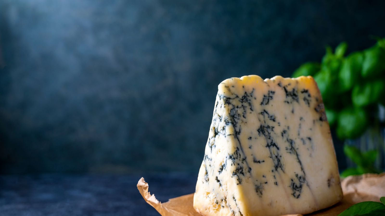 18 Expired Food Items You Must Throw Away Immediately - SOCIETEMAG.com