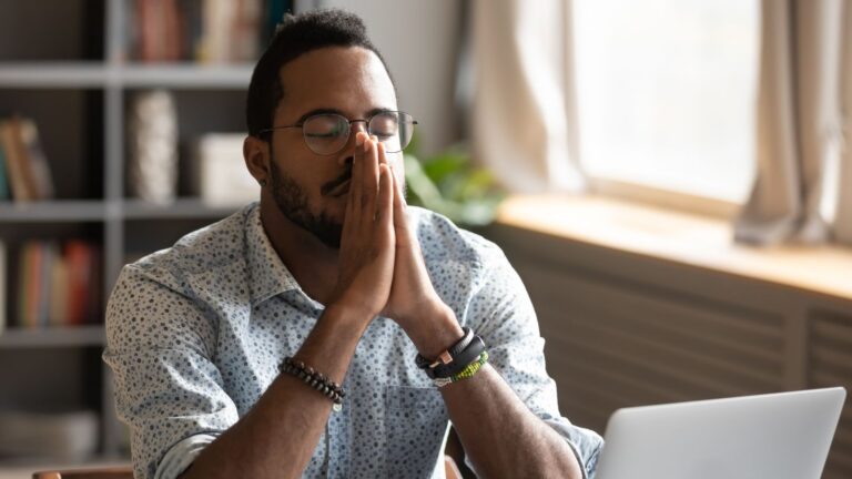 19 Ways to Recognize Low Intelligence in People - SOCIETEMAG.com