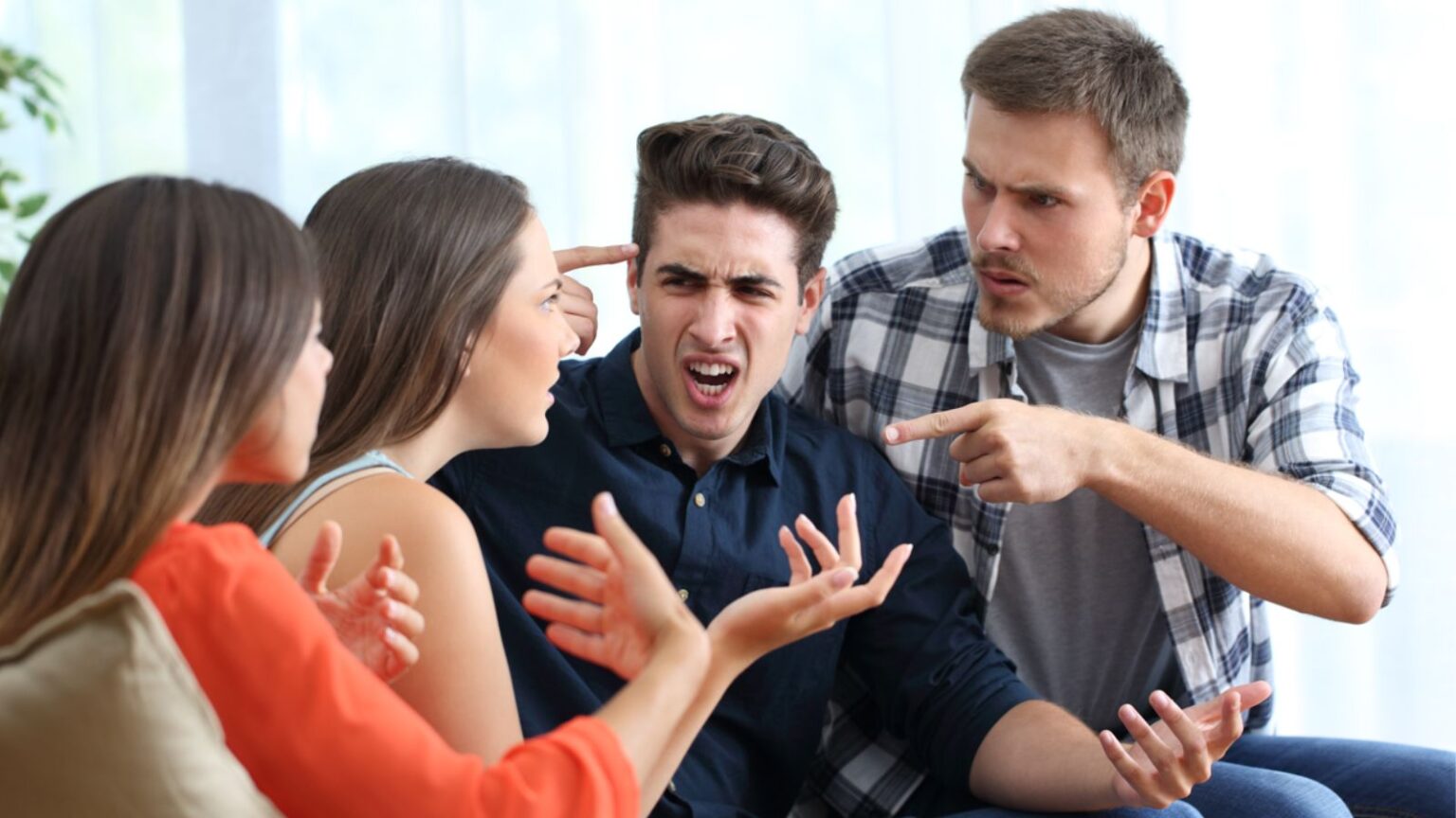 18 Indicators That Someone May Not Be a True Friend - SOCIETEMAG.com