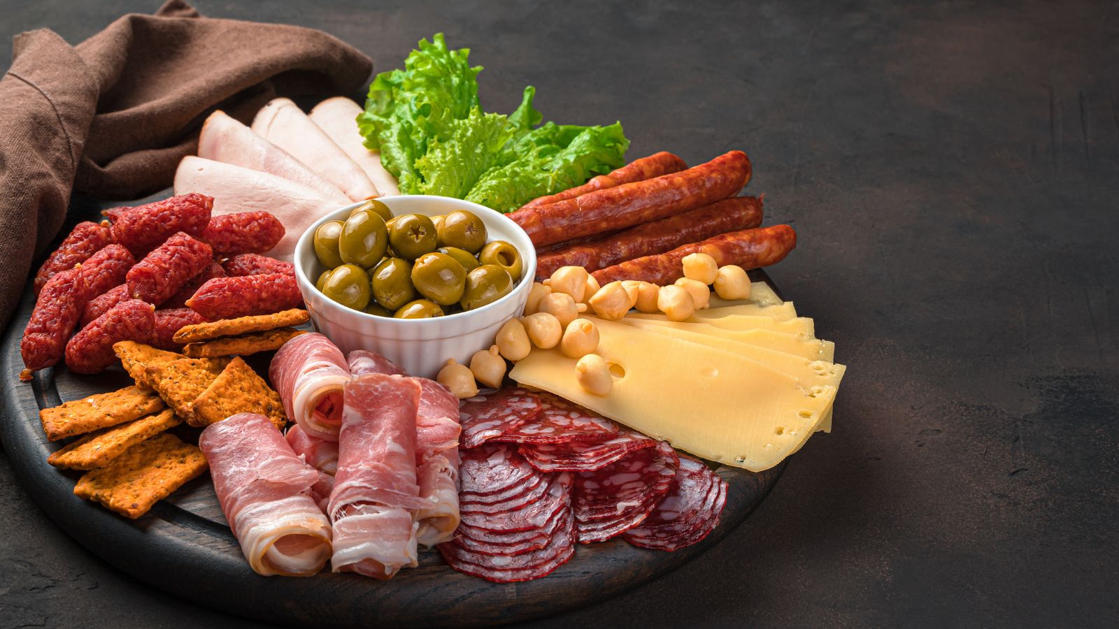 18 Expired Food Items You Must Throw Away Immediately - SOCIETEMAG.com