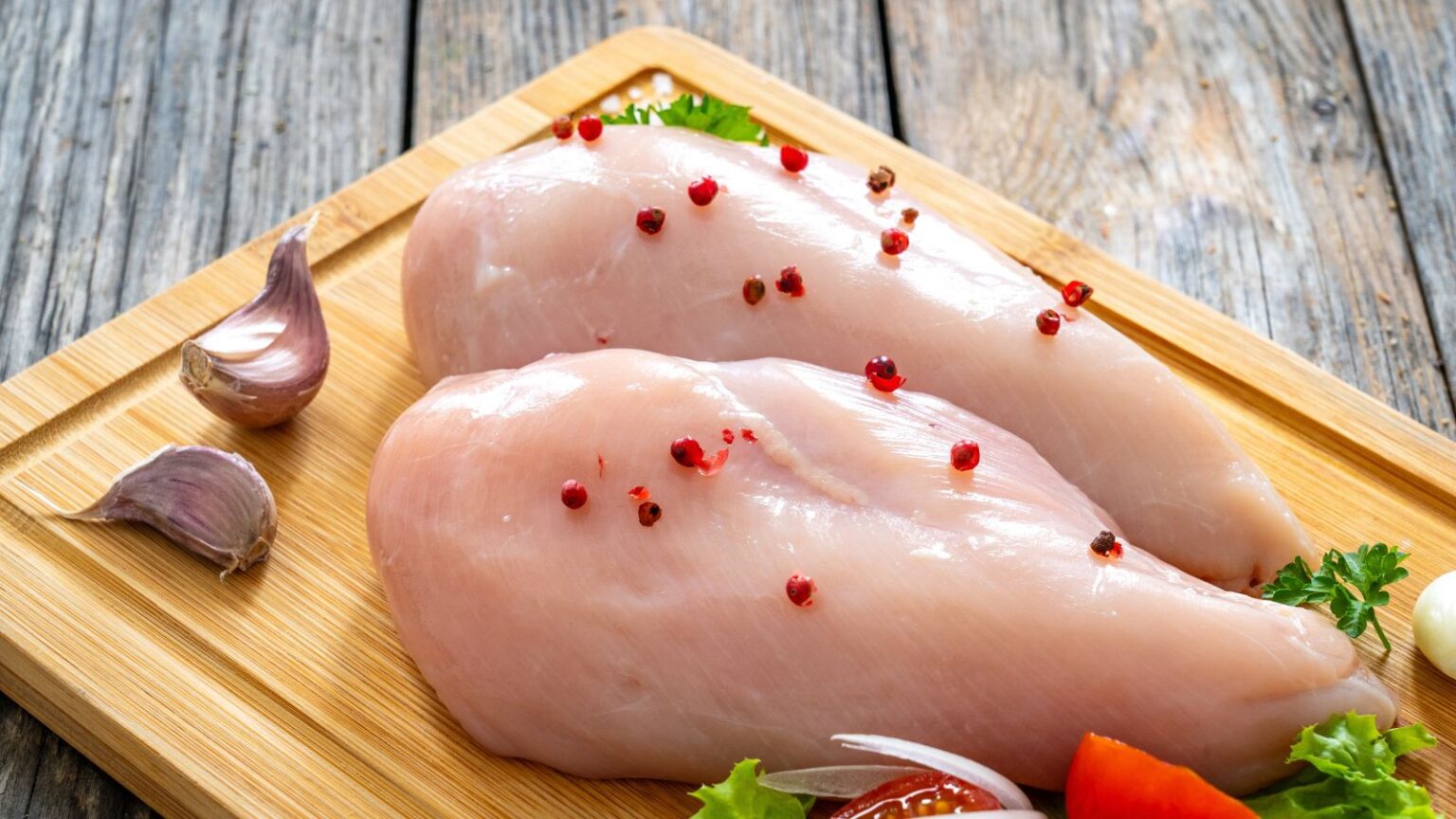 18 Expired Food Items You Must Throw Away Immediately - SOCIETEMAG.com