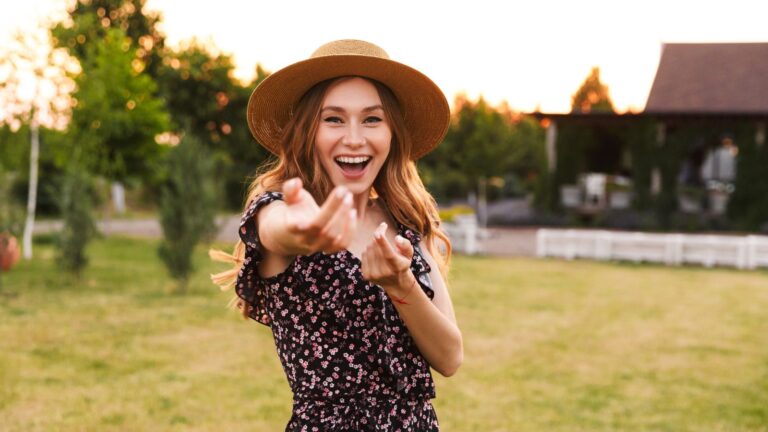 18 Highly Offensive Gestures to Never Use in Foreign Countries ...