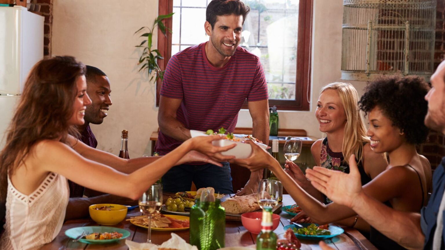 18 Table Manners You Might Be Getting Wrong - SOCIETEMAG.com