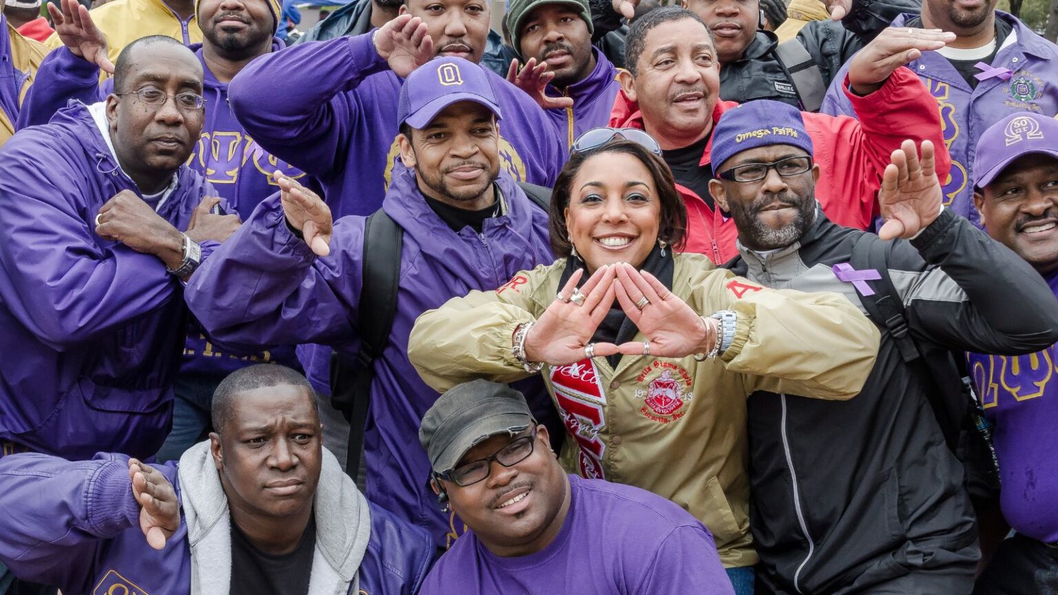 20 Everyday Groups That Mirror Cult Operations - SOCIETEMAG.com