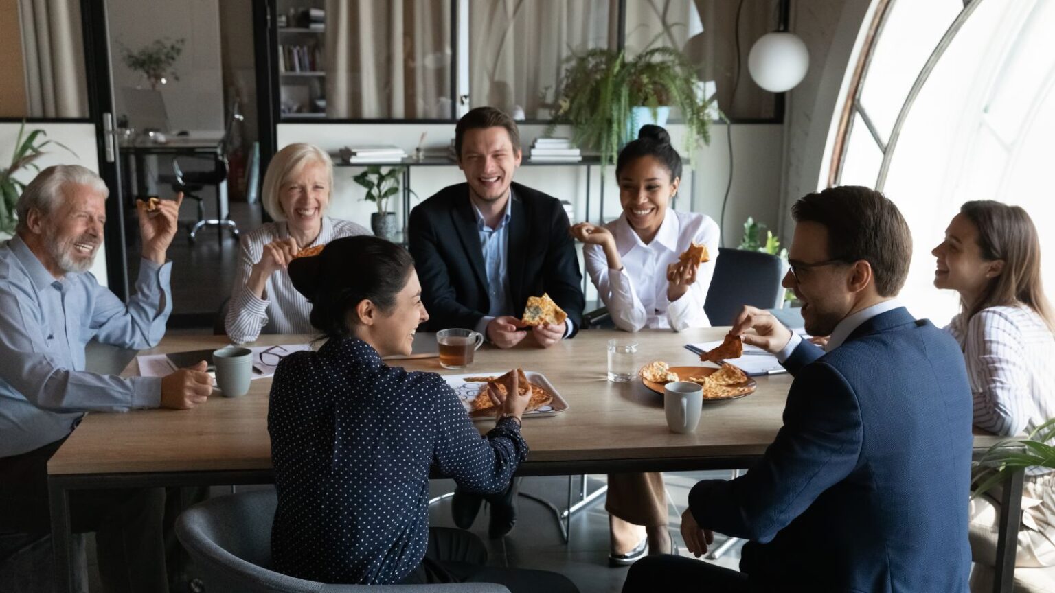 18 Table Manners You Might Be Getting Wrong - SOCIETEMAG.com