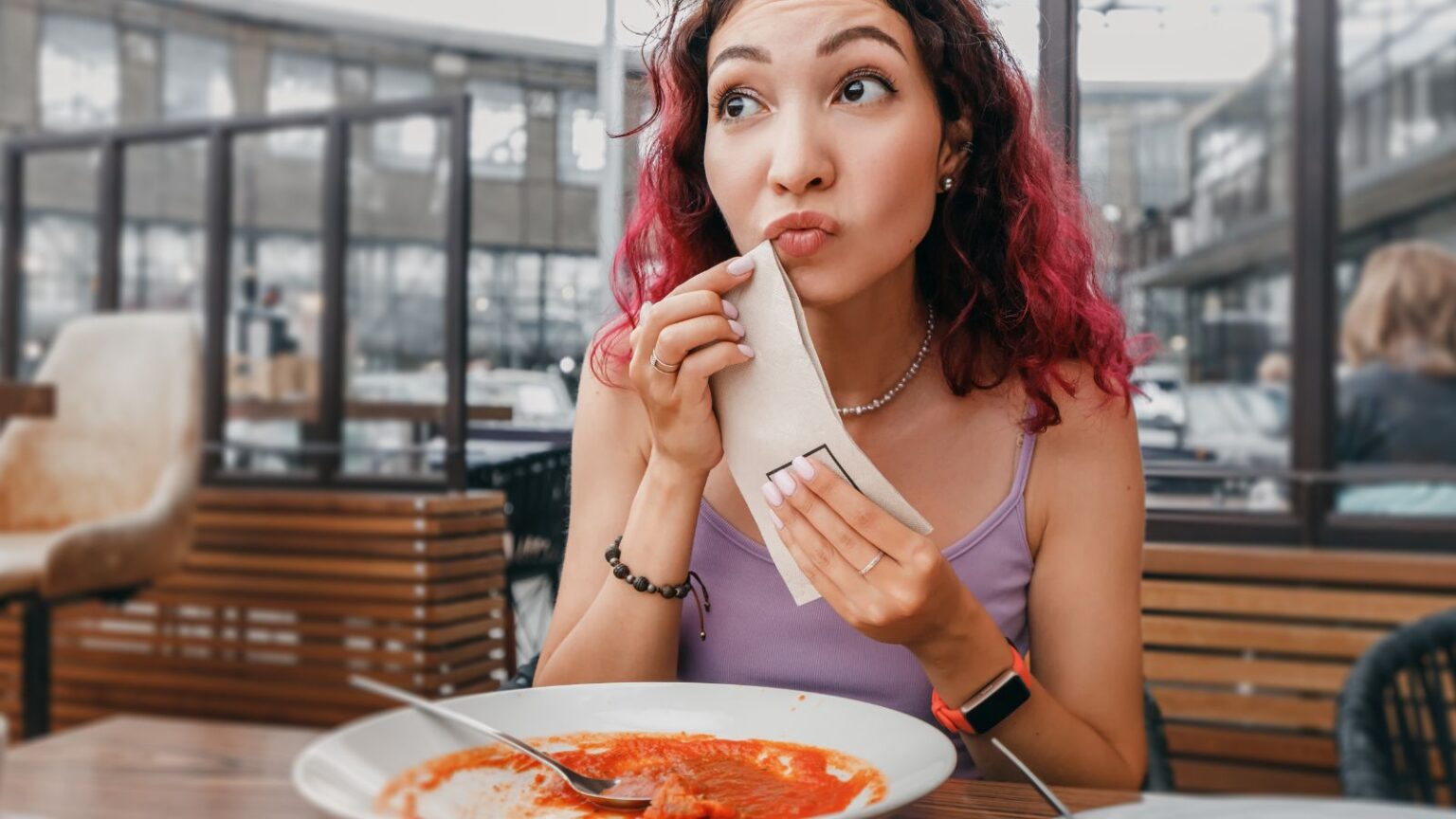 18 Table Manners You Might Be Getting Wrong - SOCIETEMAG.com