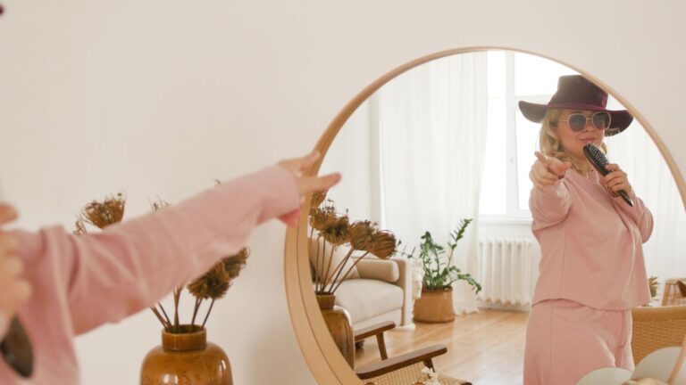 20 Embarrassing Things We All Do (But Won't Admit) - SOCIETEMAG.com